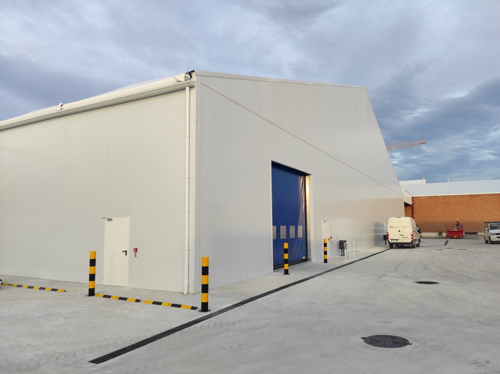 Industrial warehouses for logistics warehousing | Okatent